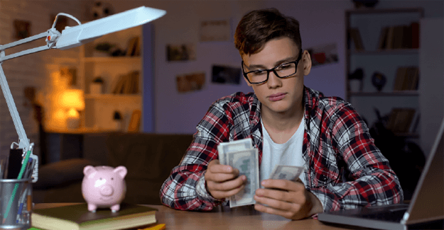 Back to School Banking Tips for College Students - Wallis Bank